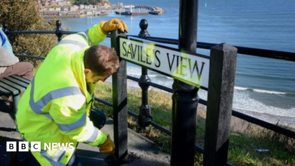 Sir Jimmy Savile Scarborough footpath sign removed - BBC News