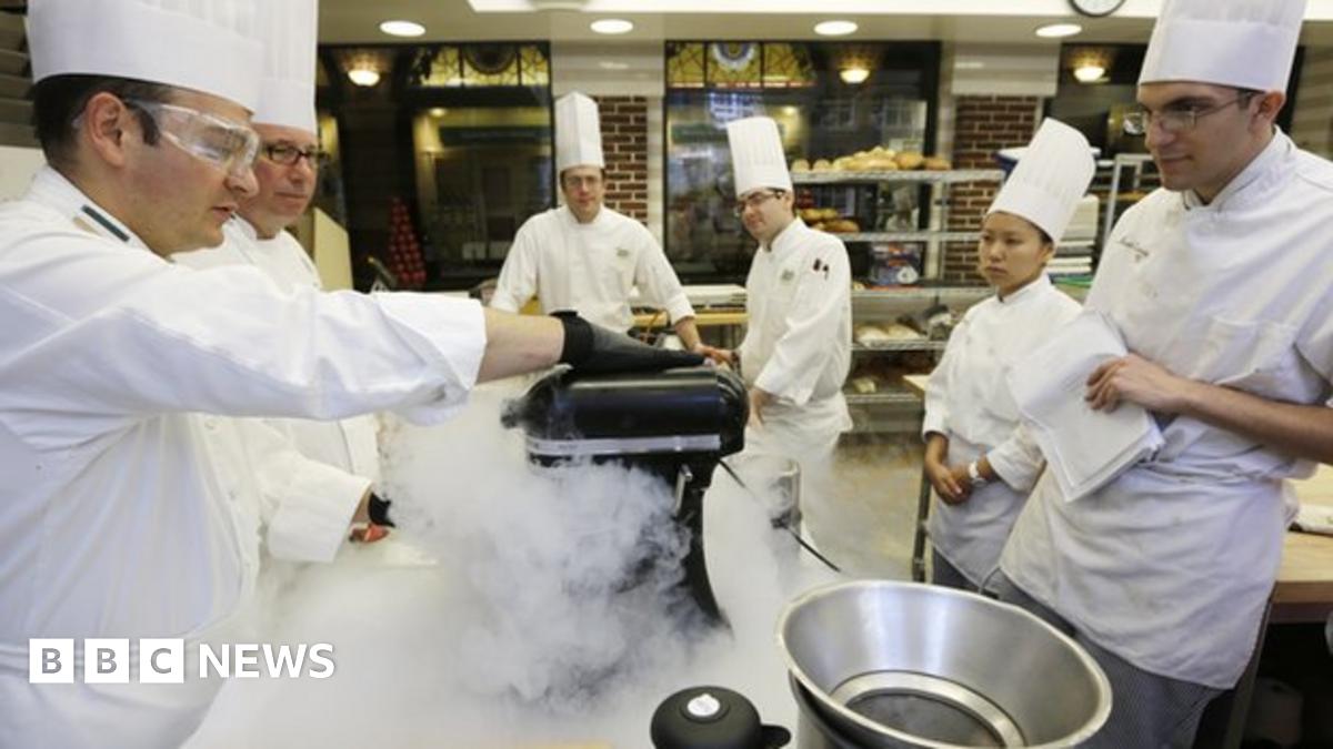 Who What Why: How dangerous is liquid nitrogen? - BBC News