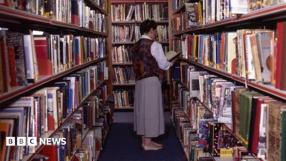Sefton libraries closure threat - BBC News