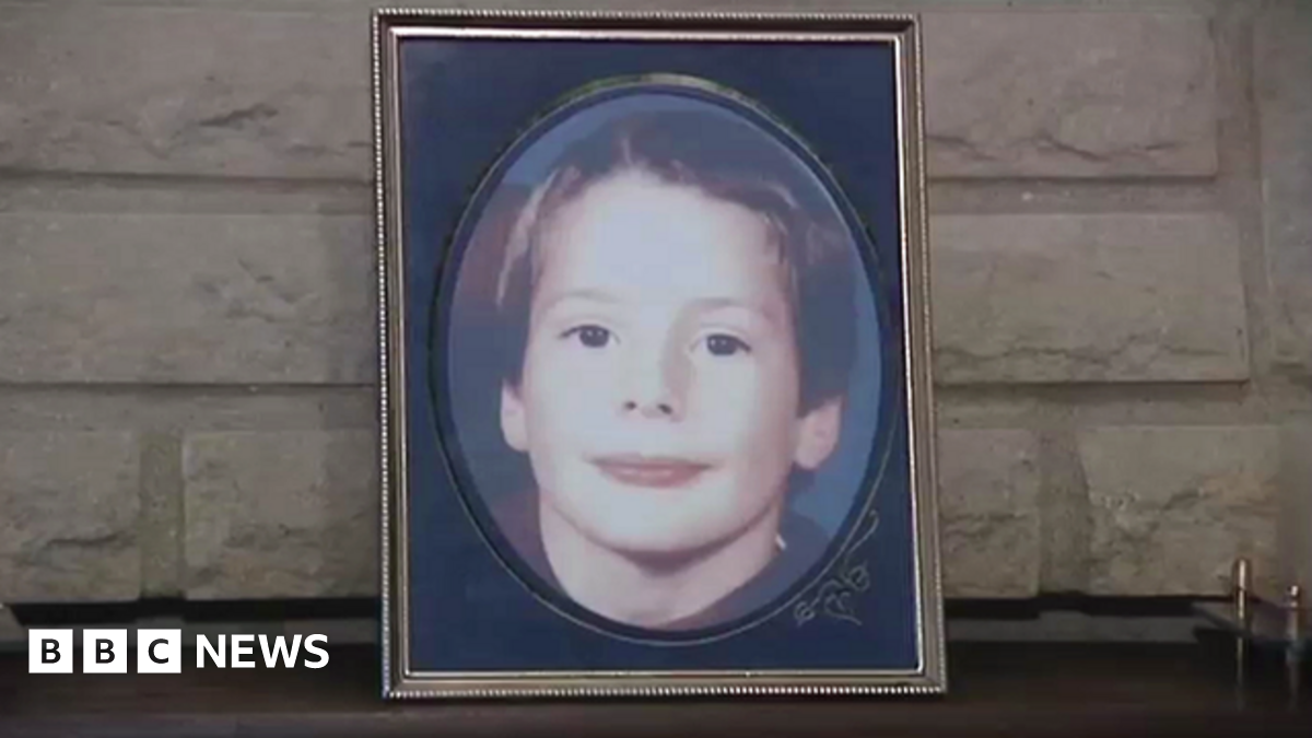 Robbie Powell: CPS to review schoolboy's death 24 years ago - BBC News