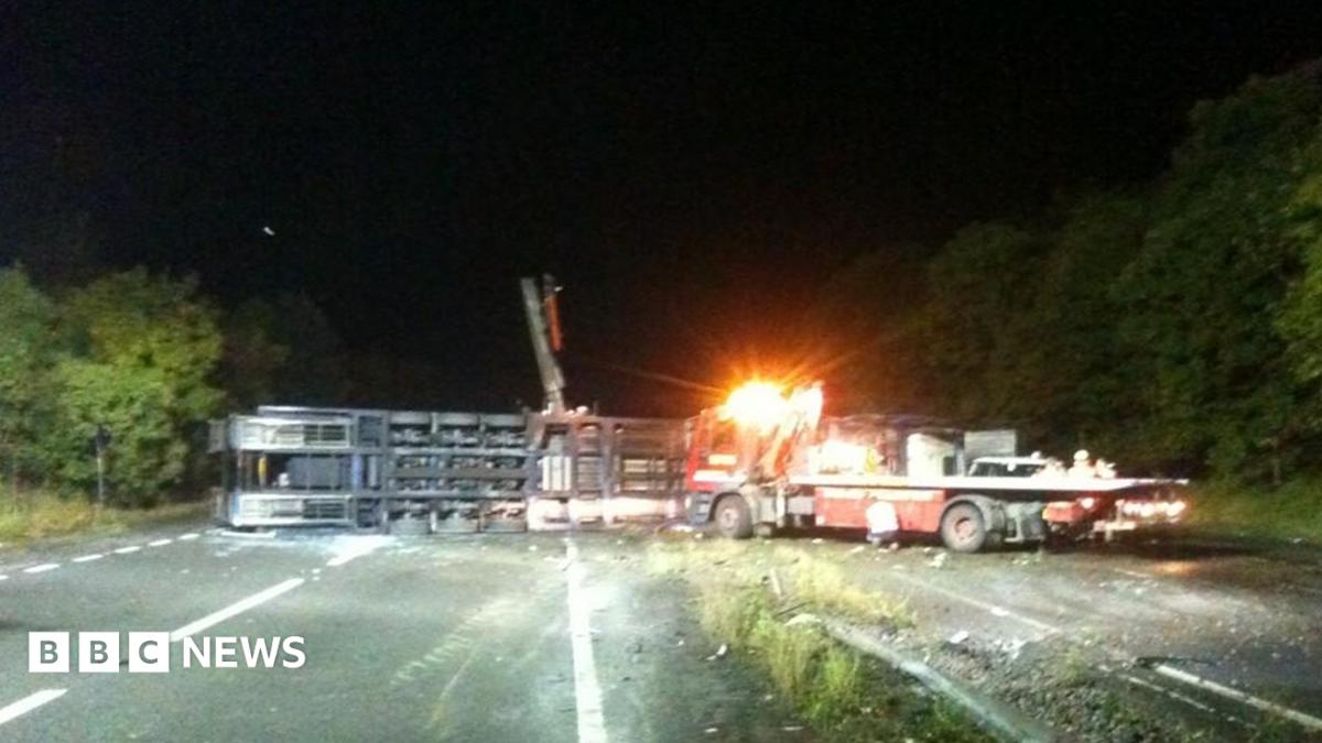 A34 Range Rover transporter crash causes lengthy road closure - BBC News