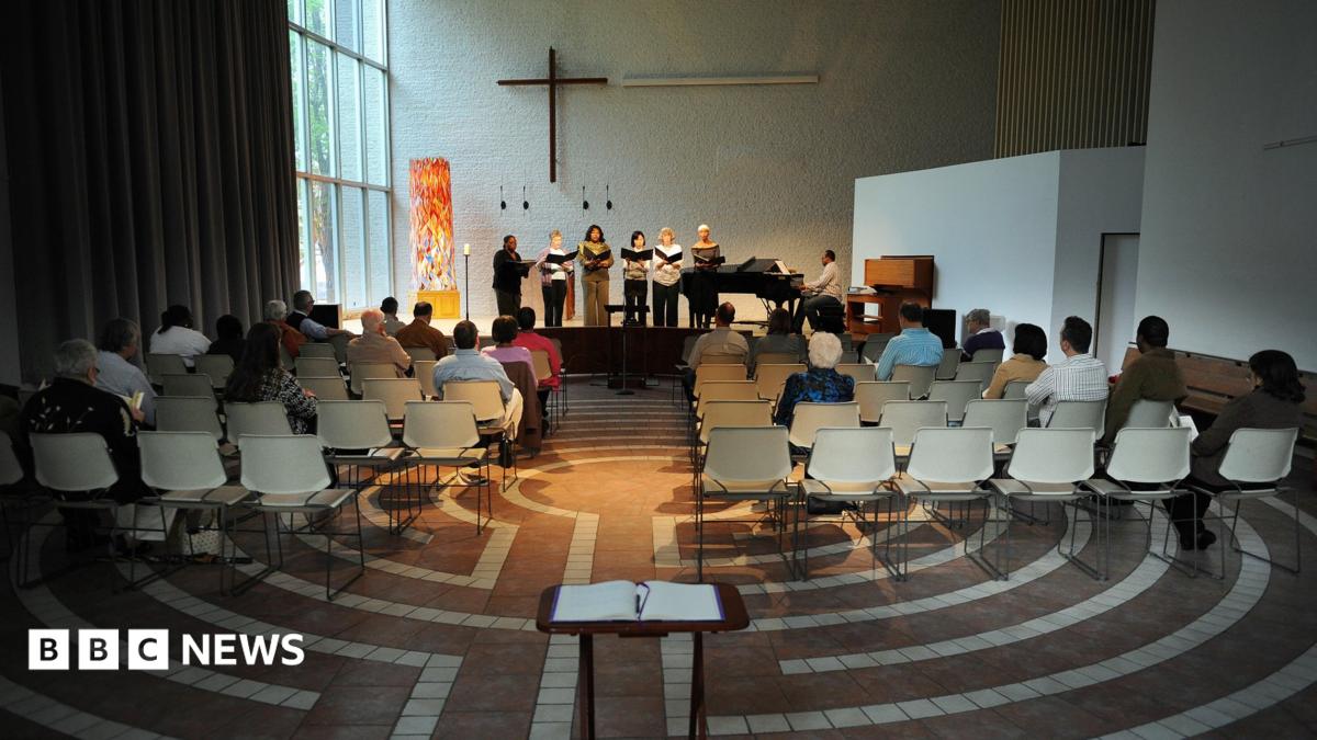 US Protestants no longer a majority - study - BBC News