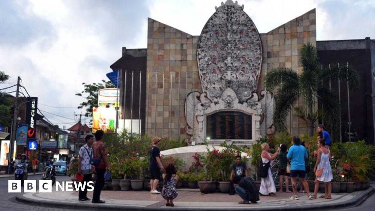 Bali police warn of terror threat on bomb anniversary - BBC News