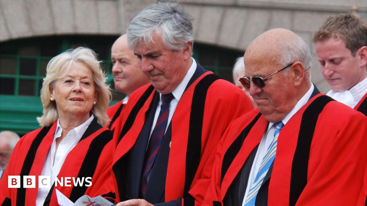 Guernsey jurats could serve in Jersey - BBC News