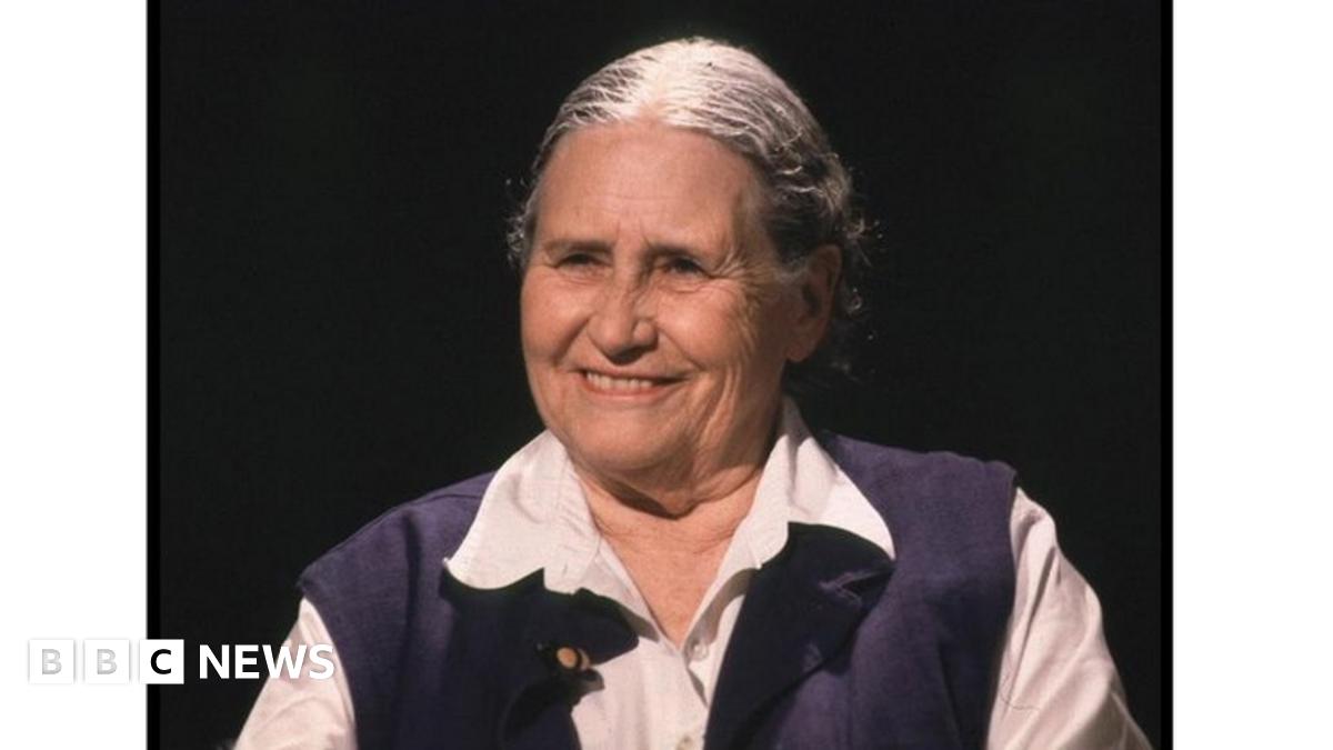 Obituary: Doris Lessing - BBC News