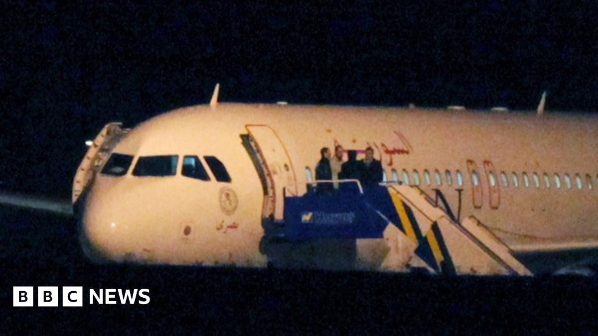 Turkey's munitions claim on Syria plane 'lies' - Damascus - BBC News