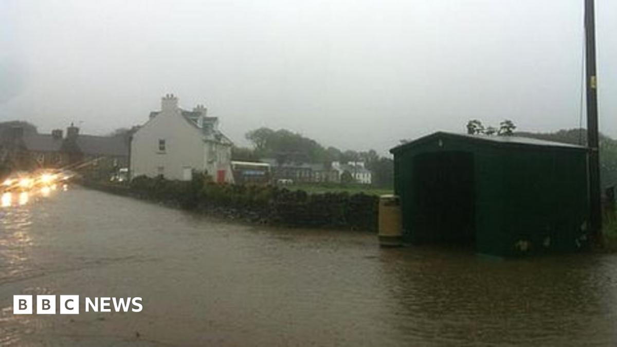 More than 60 cases of flooding recorded across the IOM - BBC News
