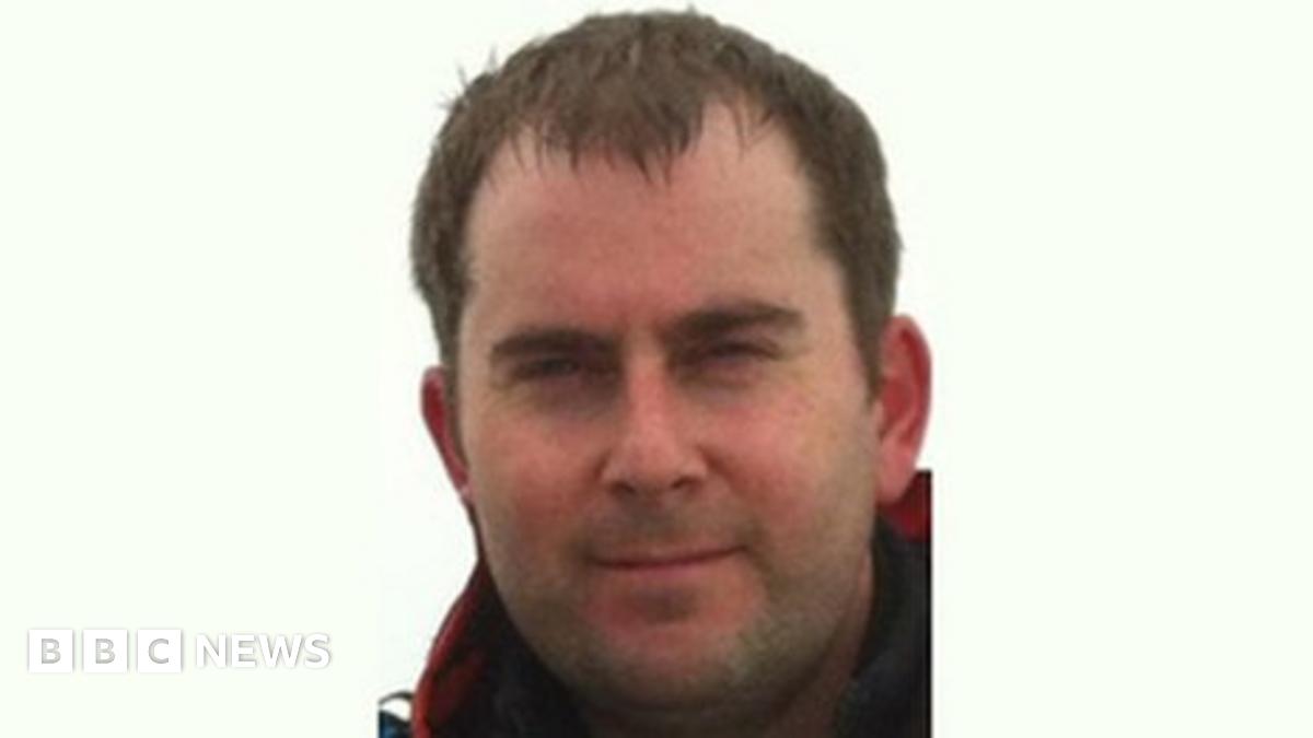 Tributes paid to Dundee hillwalker Euan Wright - BBC News