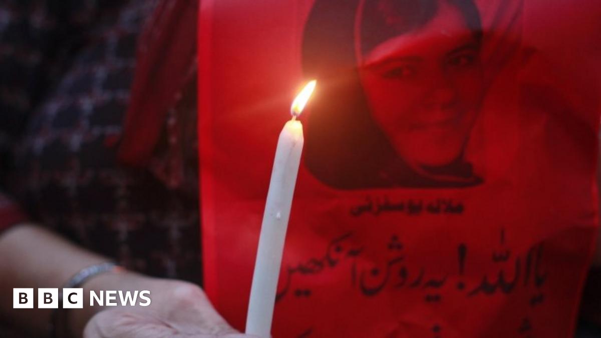 Malala Yousafzai: Pakistan observes day of prayer - BBC News