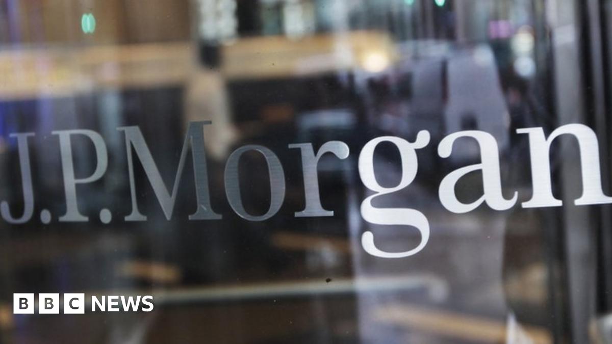 Ex-JP Morgan chief Ina Drew says not to blame for losses - BBC News