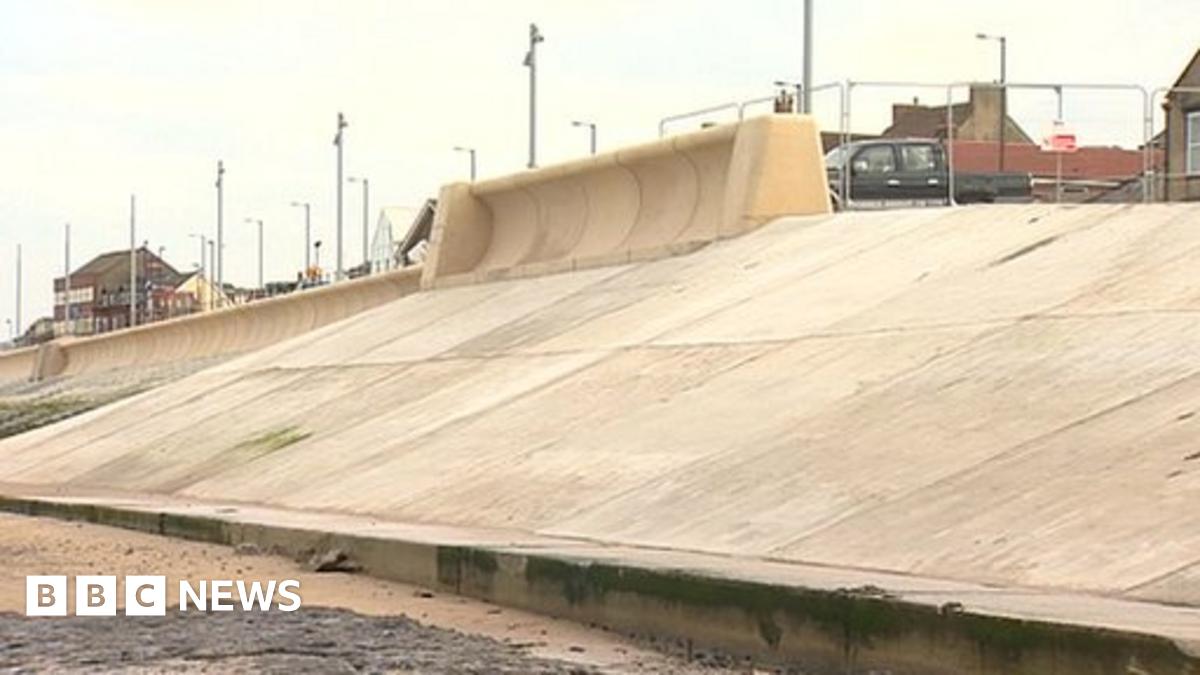 Final piece of Redcar sea wall slotted into place - BBC News