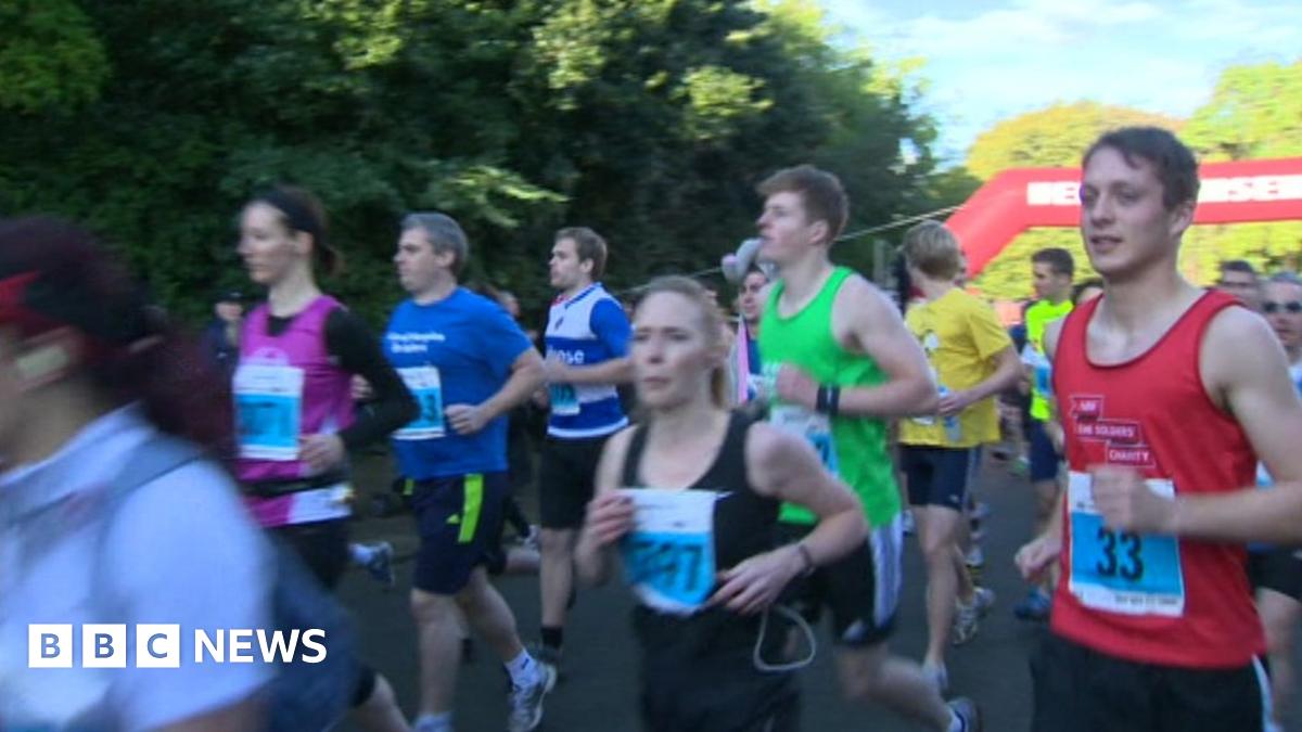 Liverpool Marathon: Thousands take part - BBC News