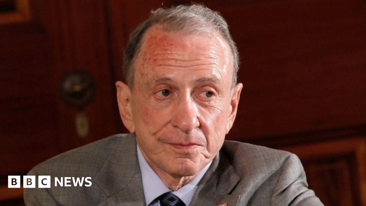 Former US senator Arlen Specter dies - BBC News