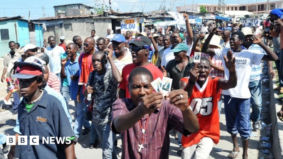 Haitians protest against President Martelly - BBC News