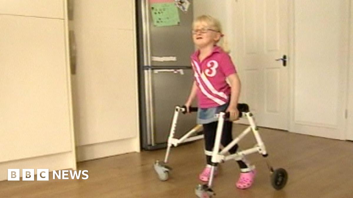 US operation gives Molly Grove 'normal leg movement' - BBC News
