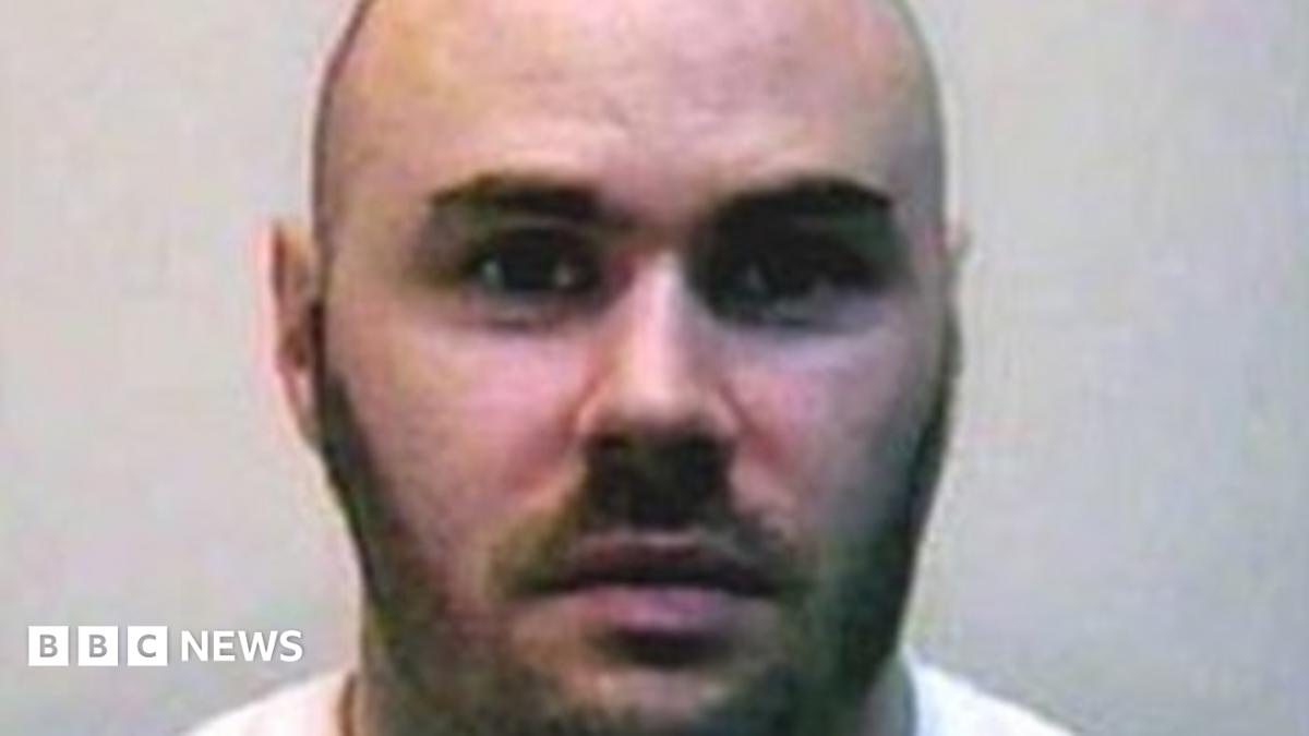 Ex-Nottinghamshire PC Simon Jones jailed for sex on duty - BBC News