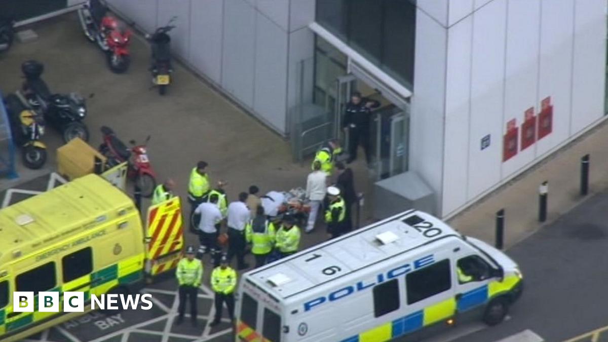 Malala Yousafzai, schoolgirl shot by Taliban, now in UK - BBC News