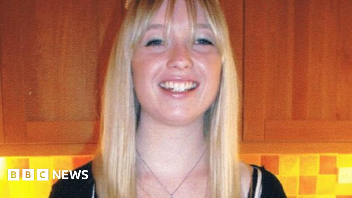 Tributes paid to car crash victim Emma Lancaster - BBC News
