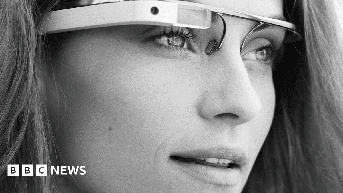 Wearable tech pioneers aim to track and augment our lives - BBC News