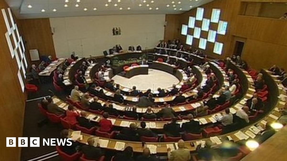 Election 2013: UKIP wins first seats in Cornwall - BBC News