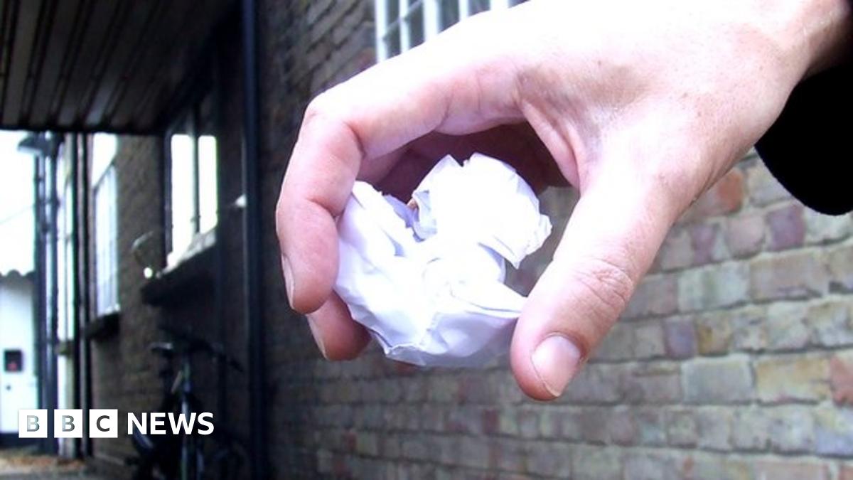 Basildon Council £17,000 out of pocket on Xfor litter deal - BBC News