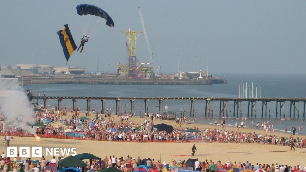 Lowestoft south beach sea wall work approved - BBC News