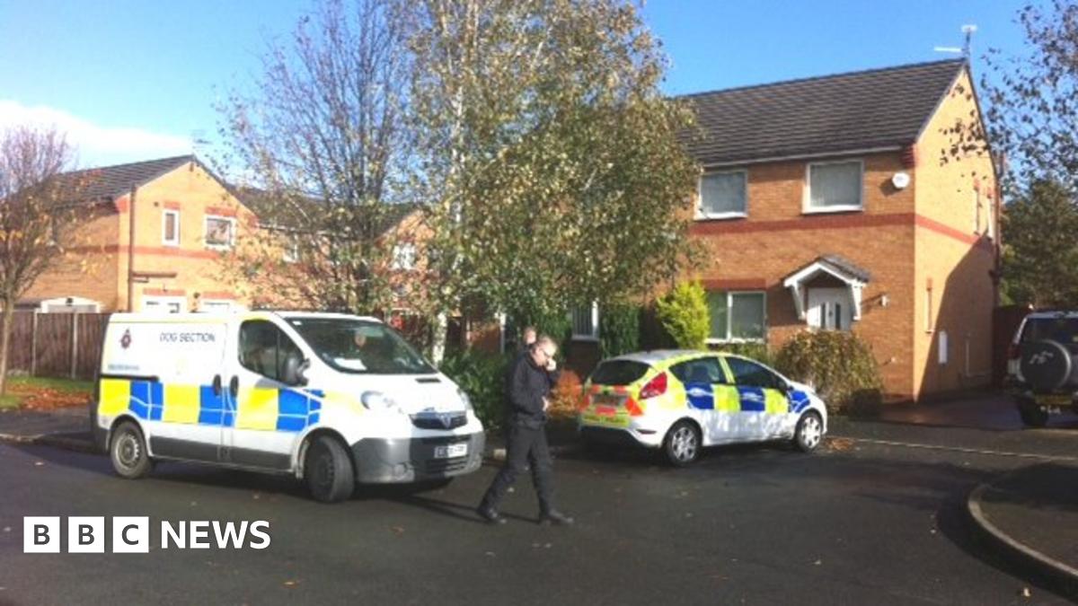 Catherine Gowing: Murder arrest over missing vet - BBC News