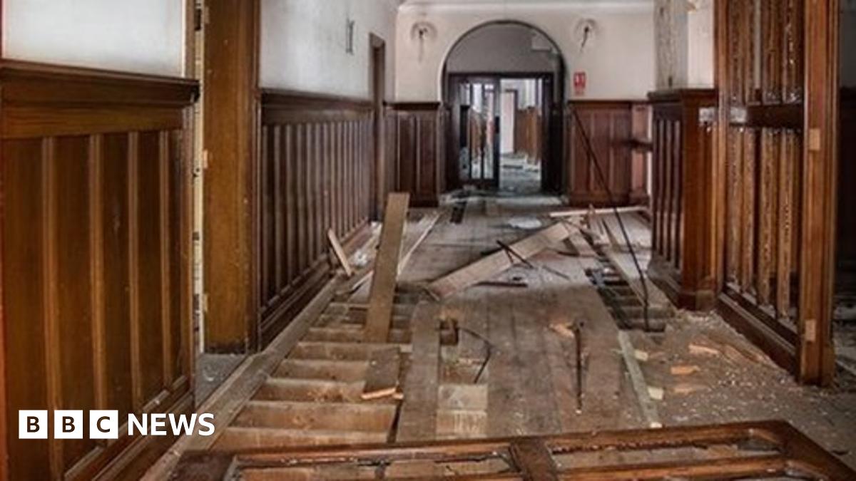 Ipswich County Hall: Council promises improvements - BBC News