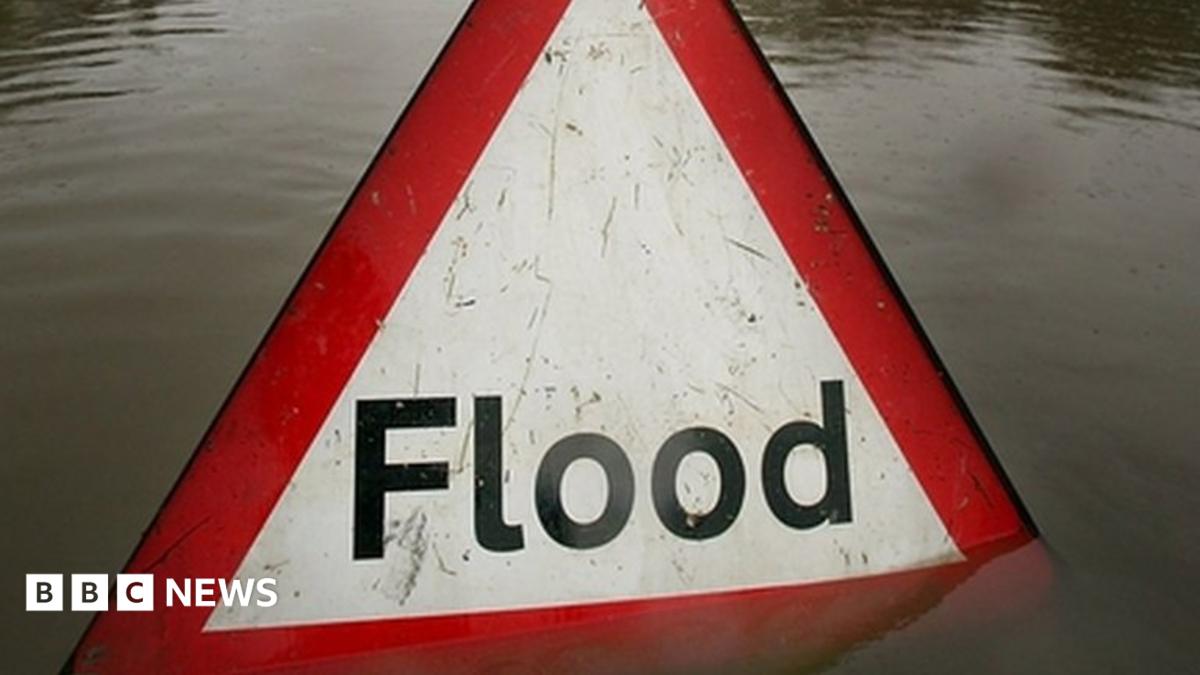 Flooded Loddon Bridge park and ride stays closed - BBC News