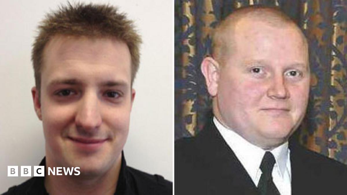 Humberside Police officers' receive award for saving thief - BBC News