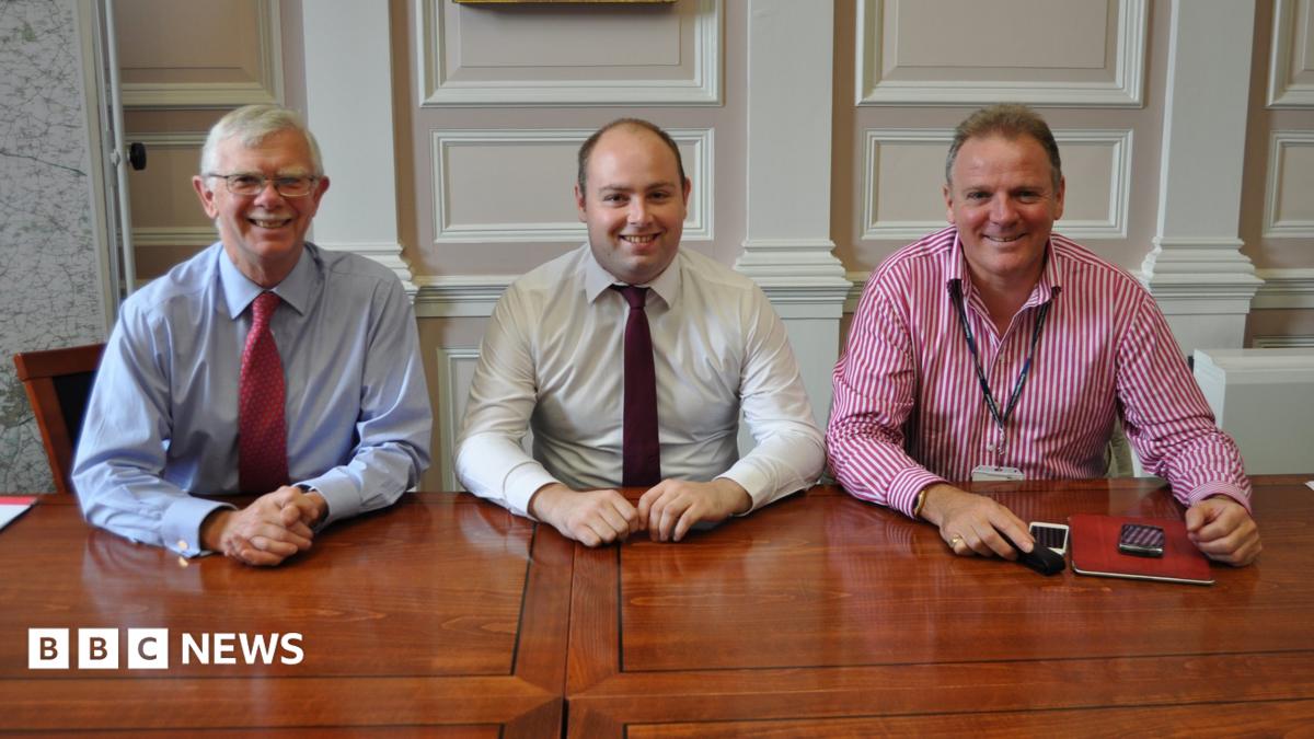 Northampton council hopes shared services could save £9.45m - BBC News