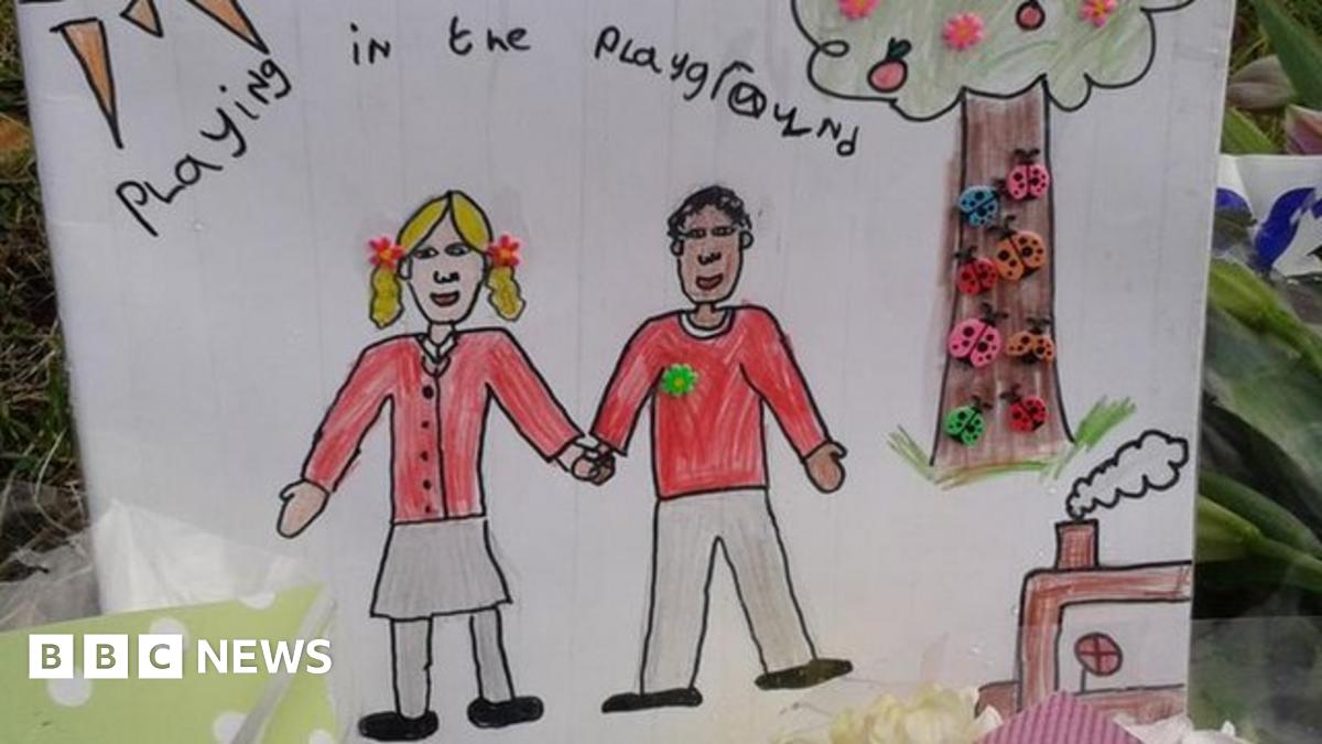 Harlow fire deaths: Blaze started in the lounge area - BBC News