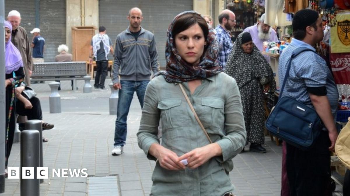 Artists write 'Homeland is racist' graffiti on set - BBC News