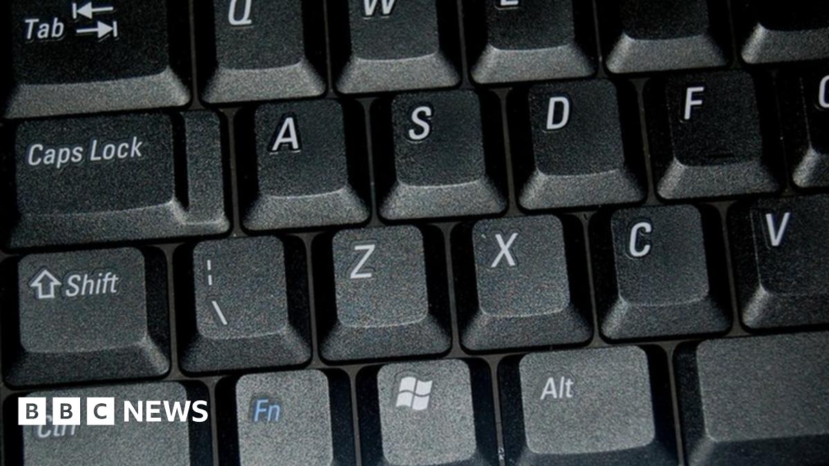 Nottinghamshire PC Robert Kirk jailed for police computer misuse - BBC News