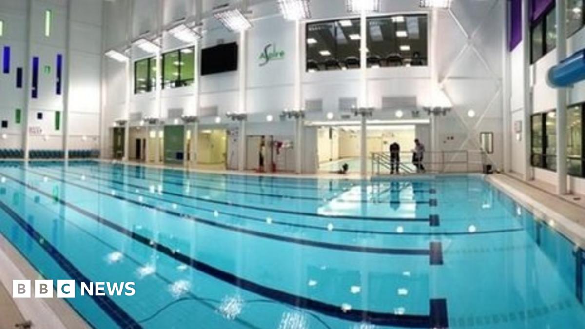 Wakefield's £10m swimming pool opens in Sun Lane - BBC News