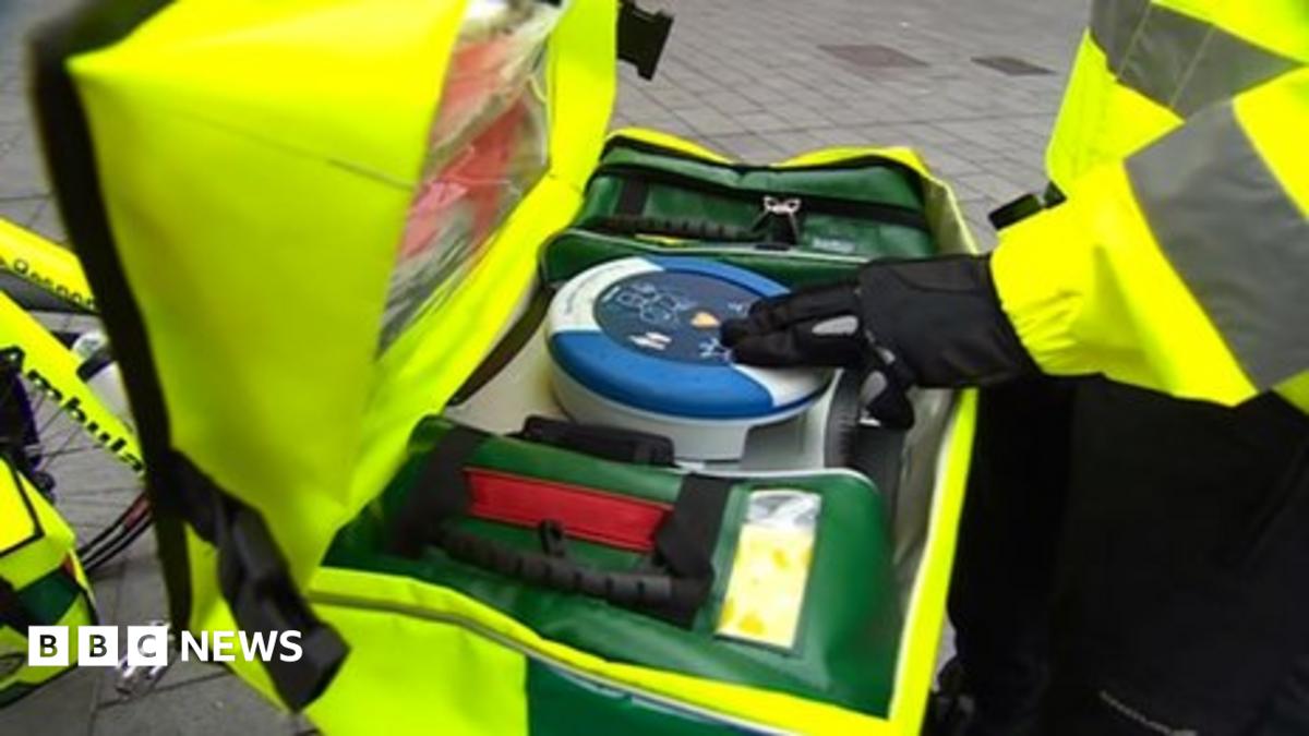 Leicester bike paramedic trial could be extended - BBC News