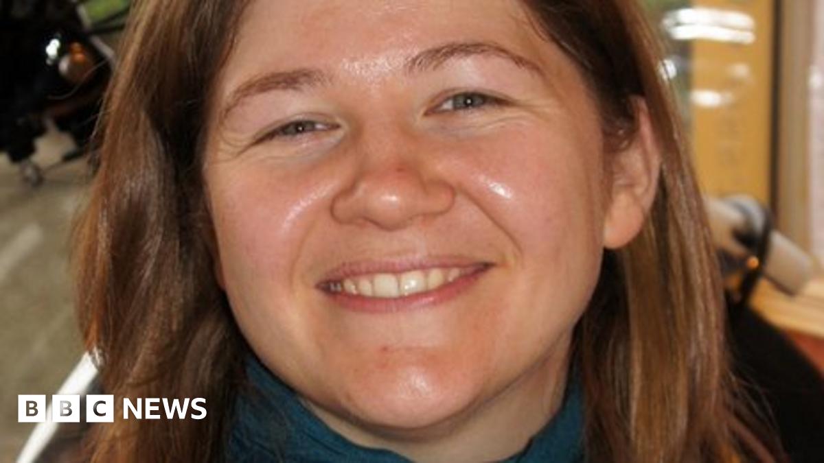 PC Fiona Bone's family thank public after shooting death - BBC News