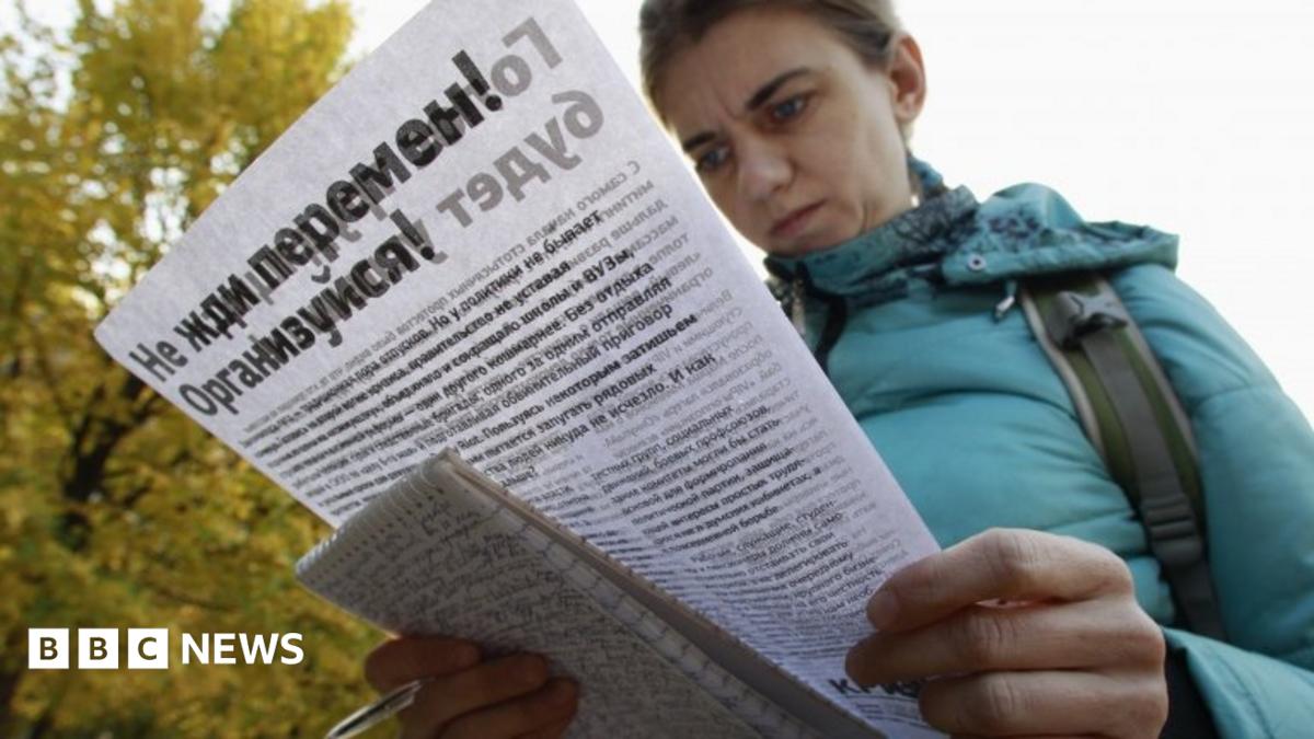 Russia's anti-Putin opposition holds its own ballot - BBC News