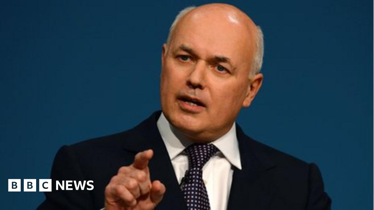 Iain Duncan Smith challenges Boris Johnson about dog track - BBC News