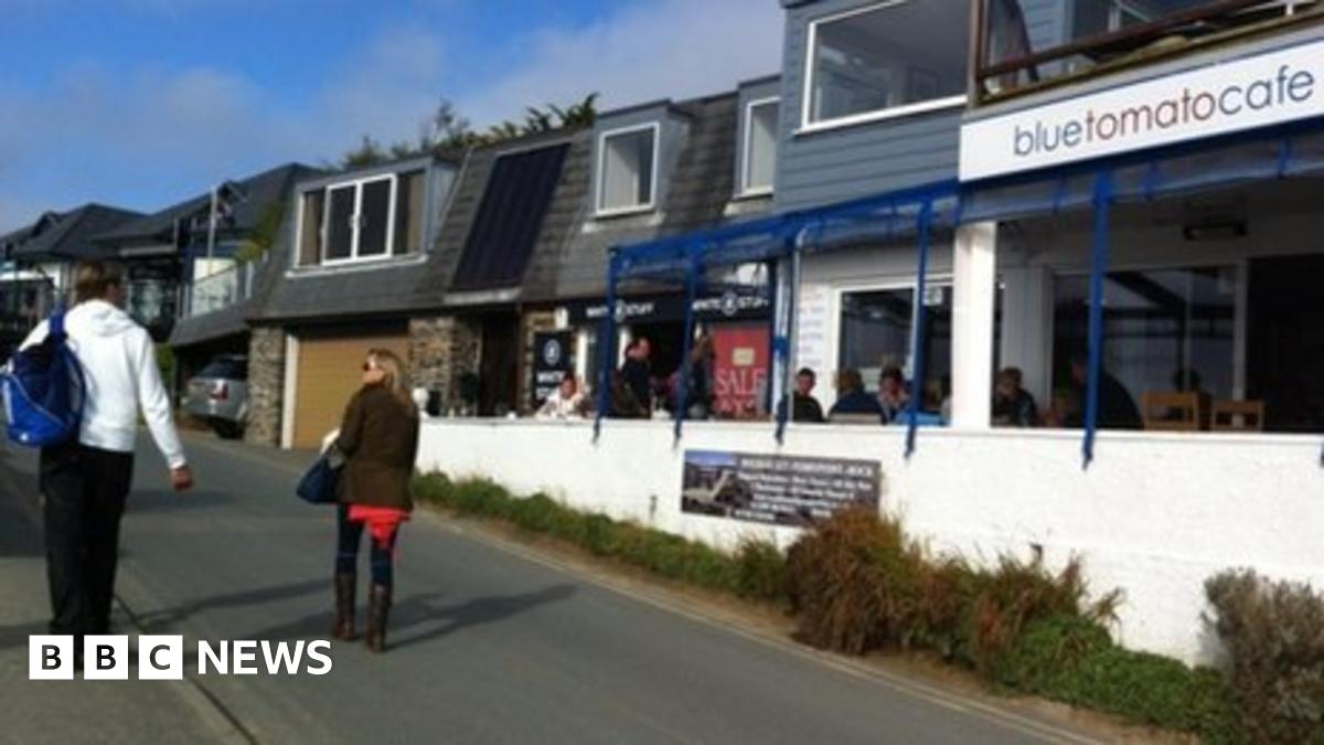 Call for second home planning permit in Cornwall - BBC News