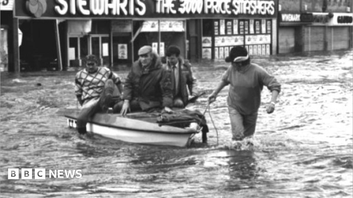 Strabane recalls devastating 1987 flood - BBC News