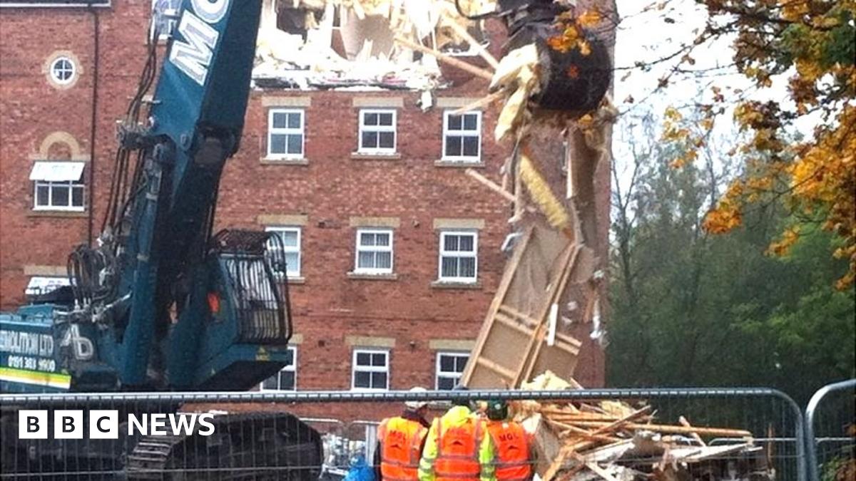 Newburn flood-damaged flats: Demolition begins - BBC News