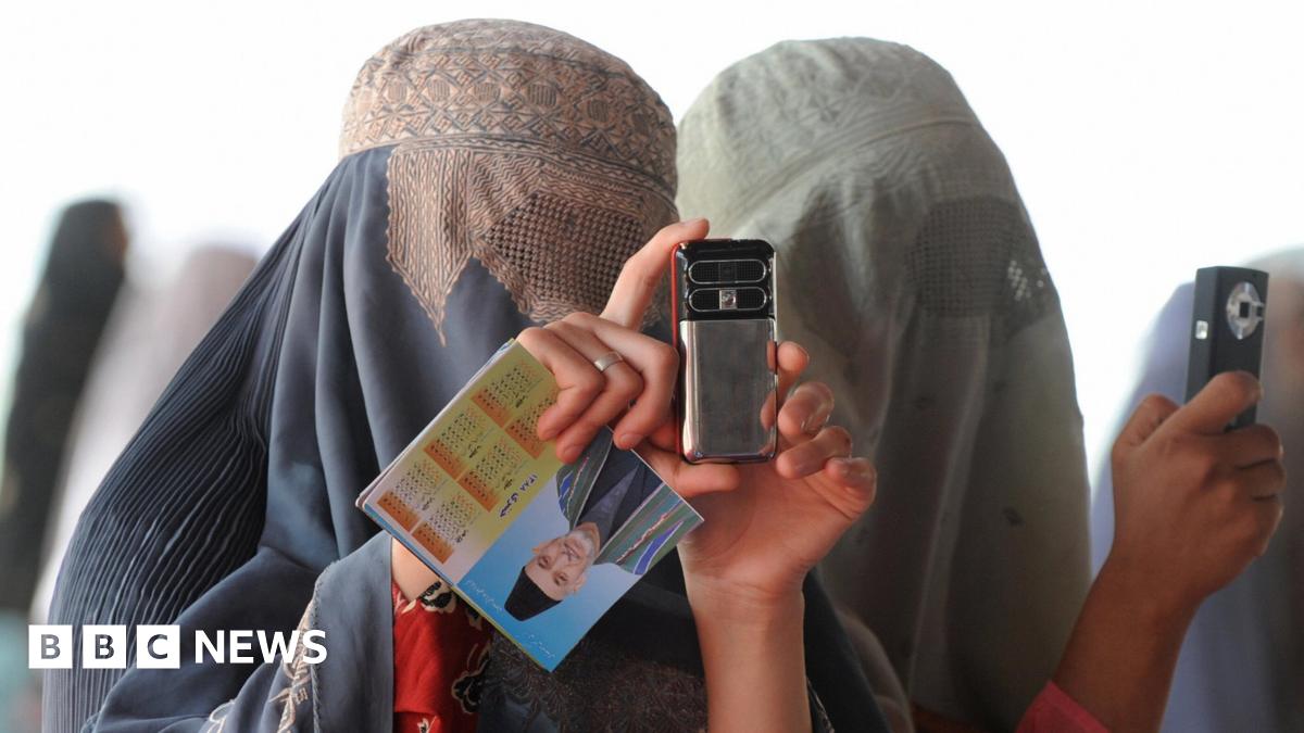 Afghanistan telecom sector evolves after decades of conflict - BBC News