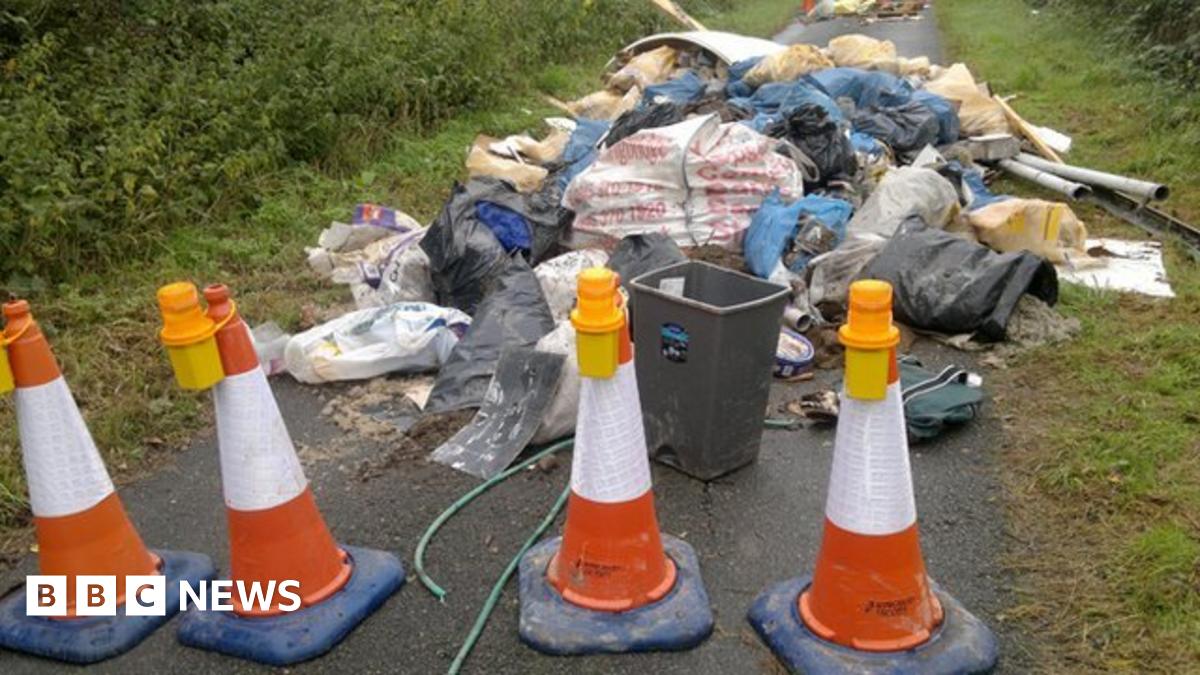 Laundry Lane in Lower Nazeing shut after rubbish dumped - BBC News