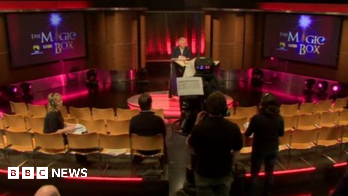 Northern Ireland completes UK digital TV switchover - BBC News