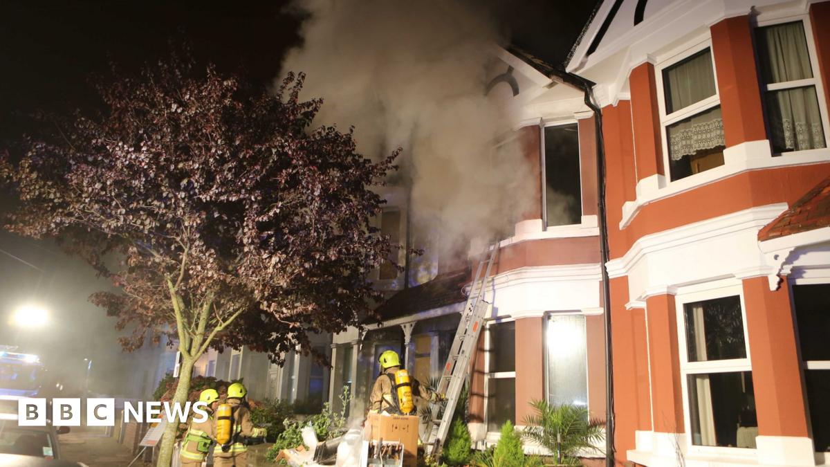 Worthing house fire sees evacuation amid gas fears - BBC News