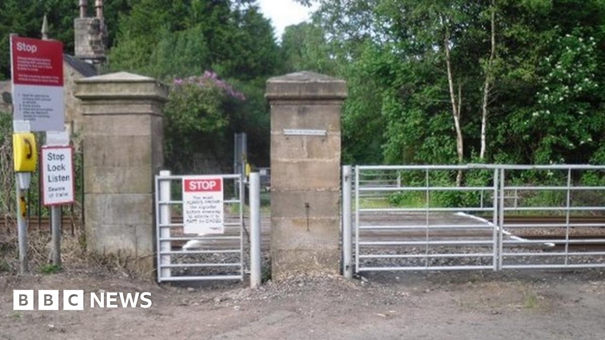 Level crossing closed after Christopher Walton death - BBC News