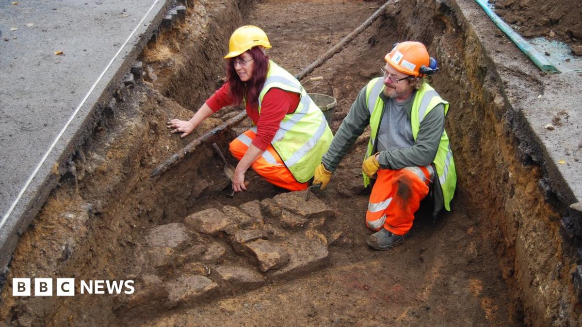 Northampton Castle remains found under station car park - BBC News