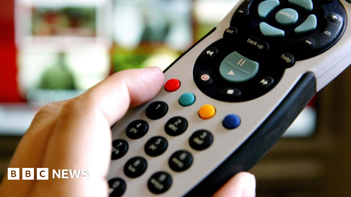 Mixed review for BBC Online and Red Button services - BBC News