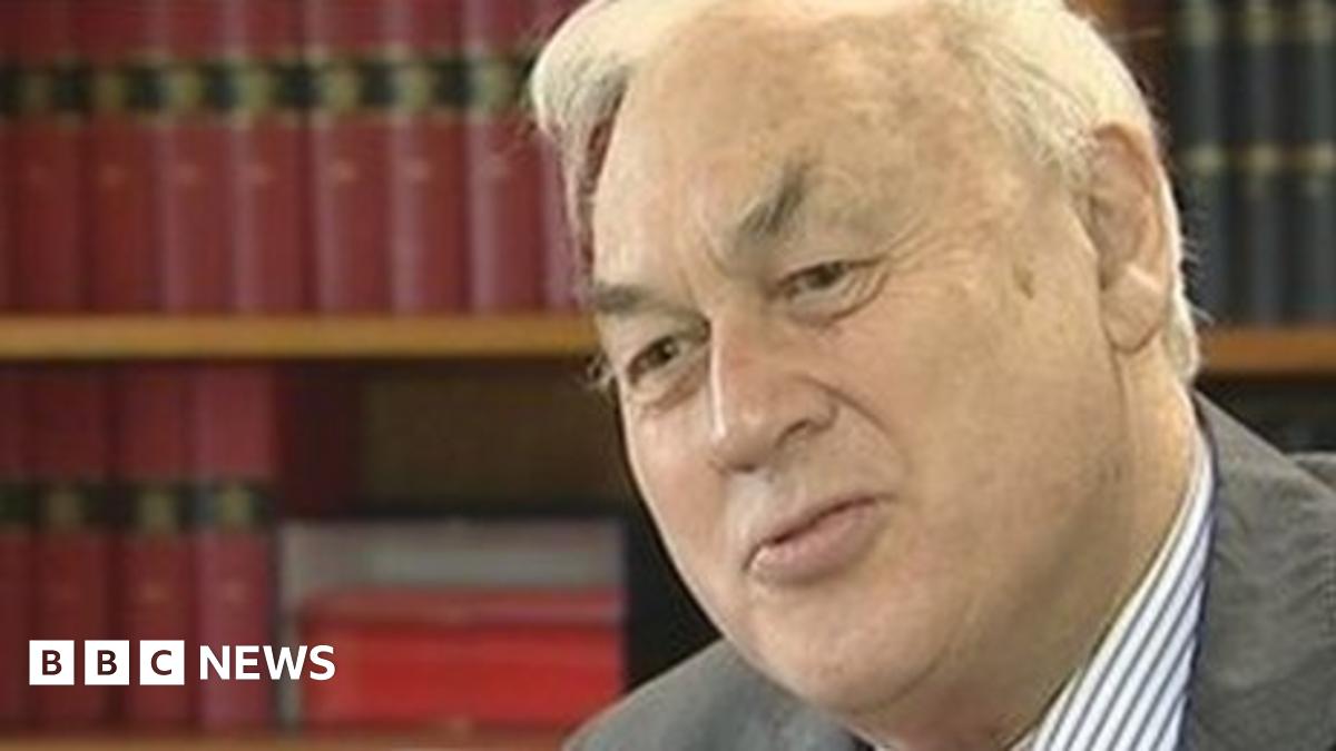 Norfolk judge calls for 'traumatic' court scenes to be televised - BBC News
